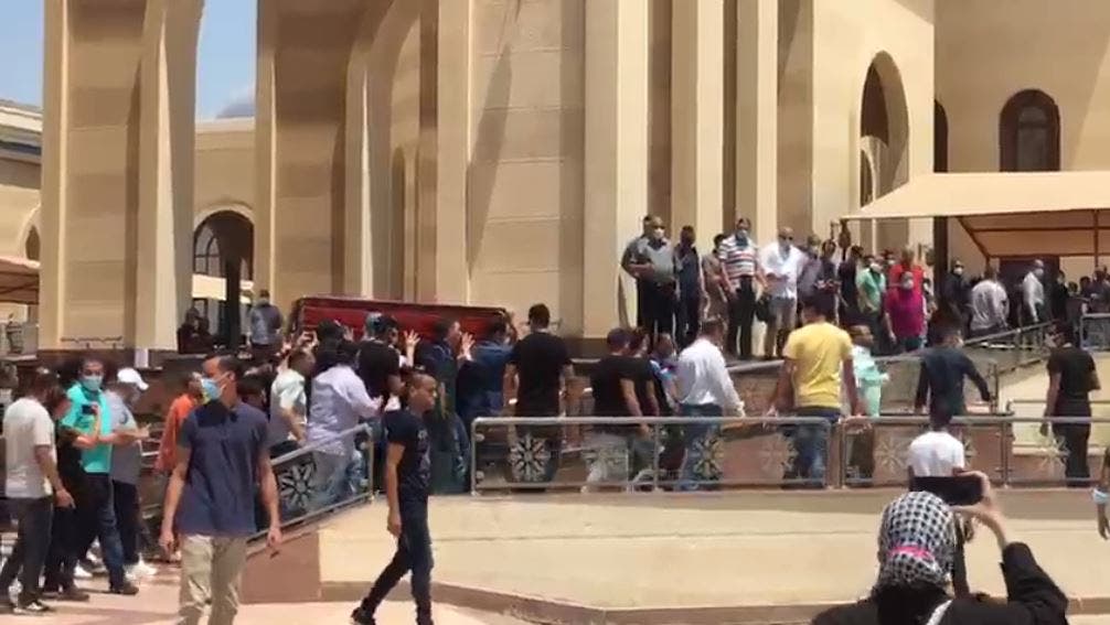 تشييع الفنانة الراحلة دلال عبد العزيز الى مثواها الأخير