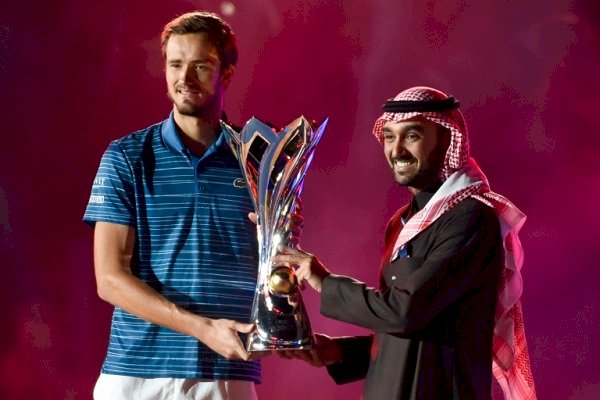 مدفيديف يحرز لقب كأس الدرعية على حساب فونيني